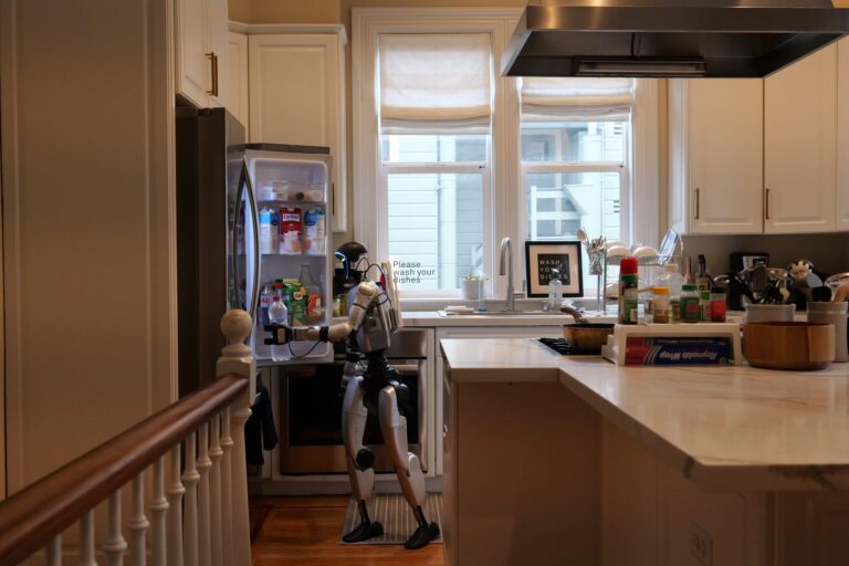 Gatsby Announces First Humanoid Robot Cleaning for a US Customer